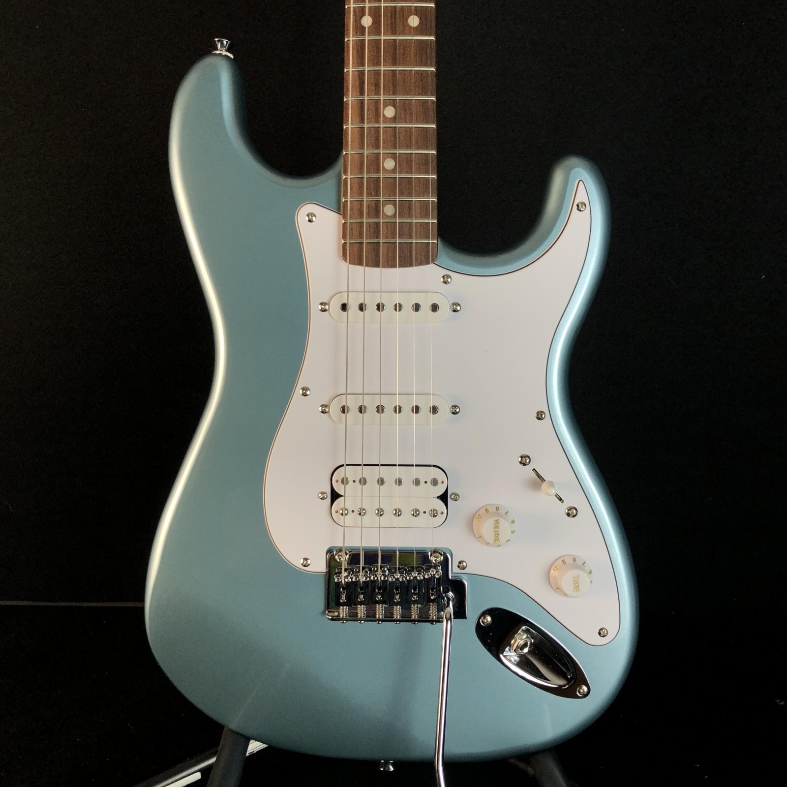 Squier Affinity Series Stratocaster HSS Ice Blue Metallic - 885978134823