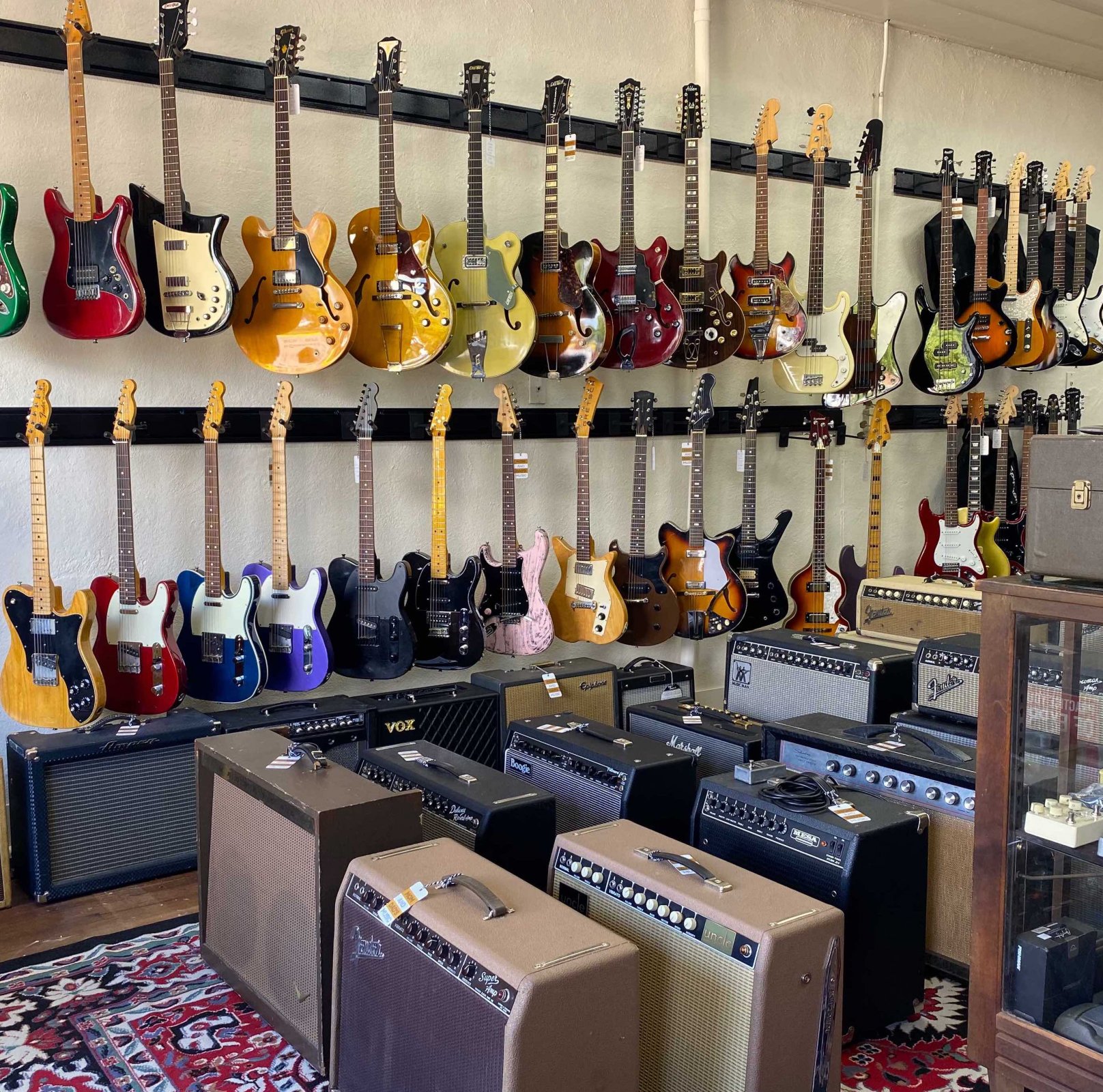 Mom and Dad's Music in Historic Downtown Clarksville, Tennessee ...