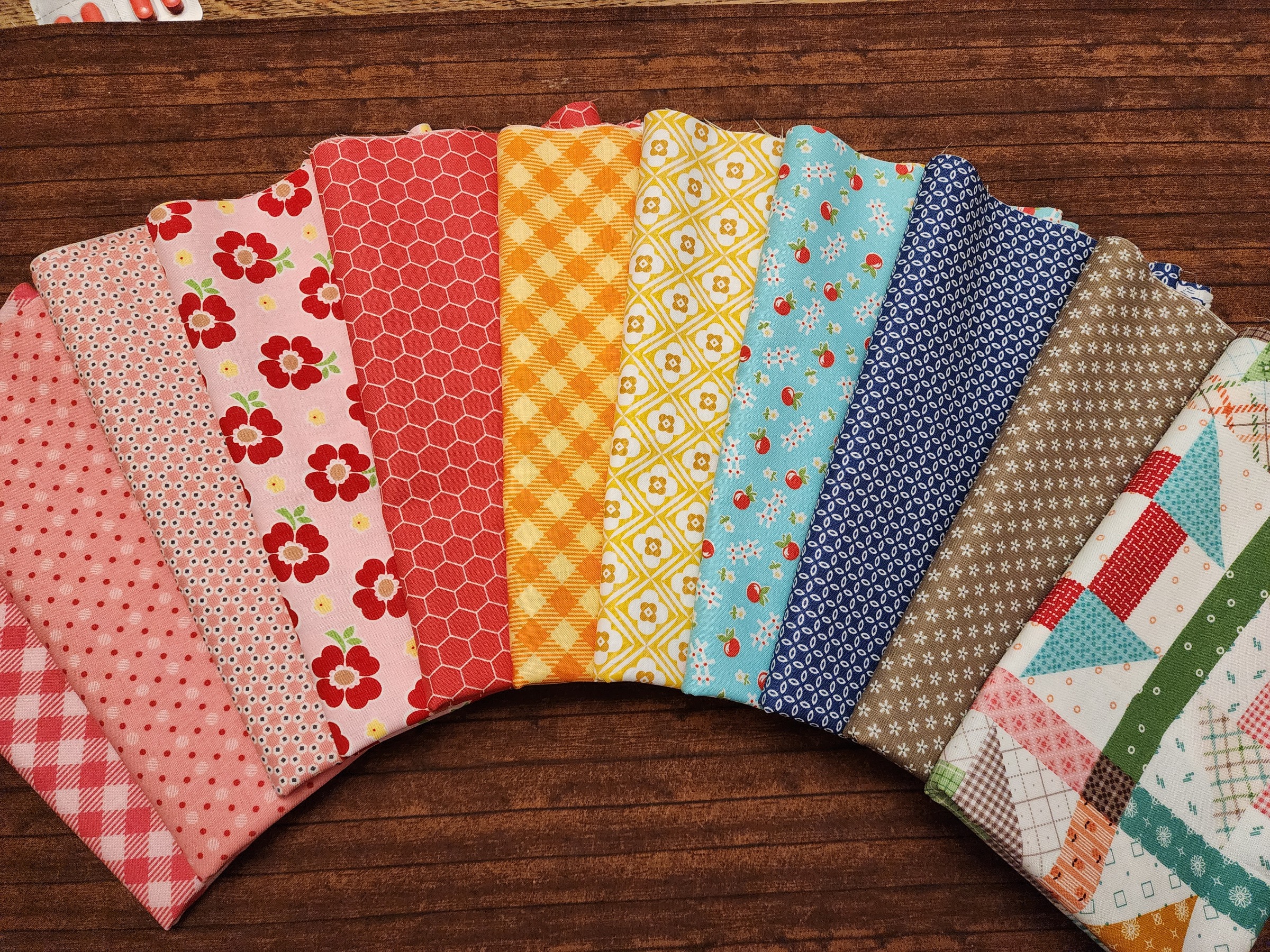 Lori Holt Variety Pack - miscellaneous fabrics by Lori Holt for Riley ...