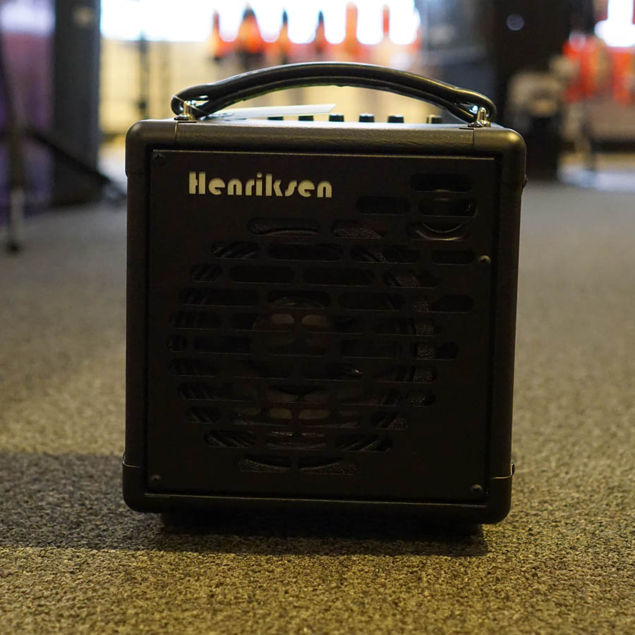 Henriksen The Blu SIX 120w 1x6.5 Acoustic Guitar Combo Amp w/Bag - Used