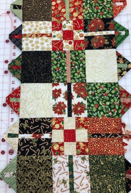 Peek-A-Boo Prairie Points Runner