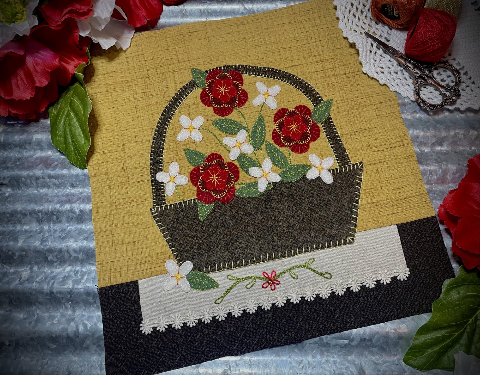 Calico Patch Designs Vicki McCarty Wool Applique Quilt Pattern Fabric ...