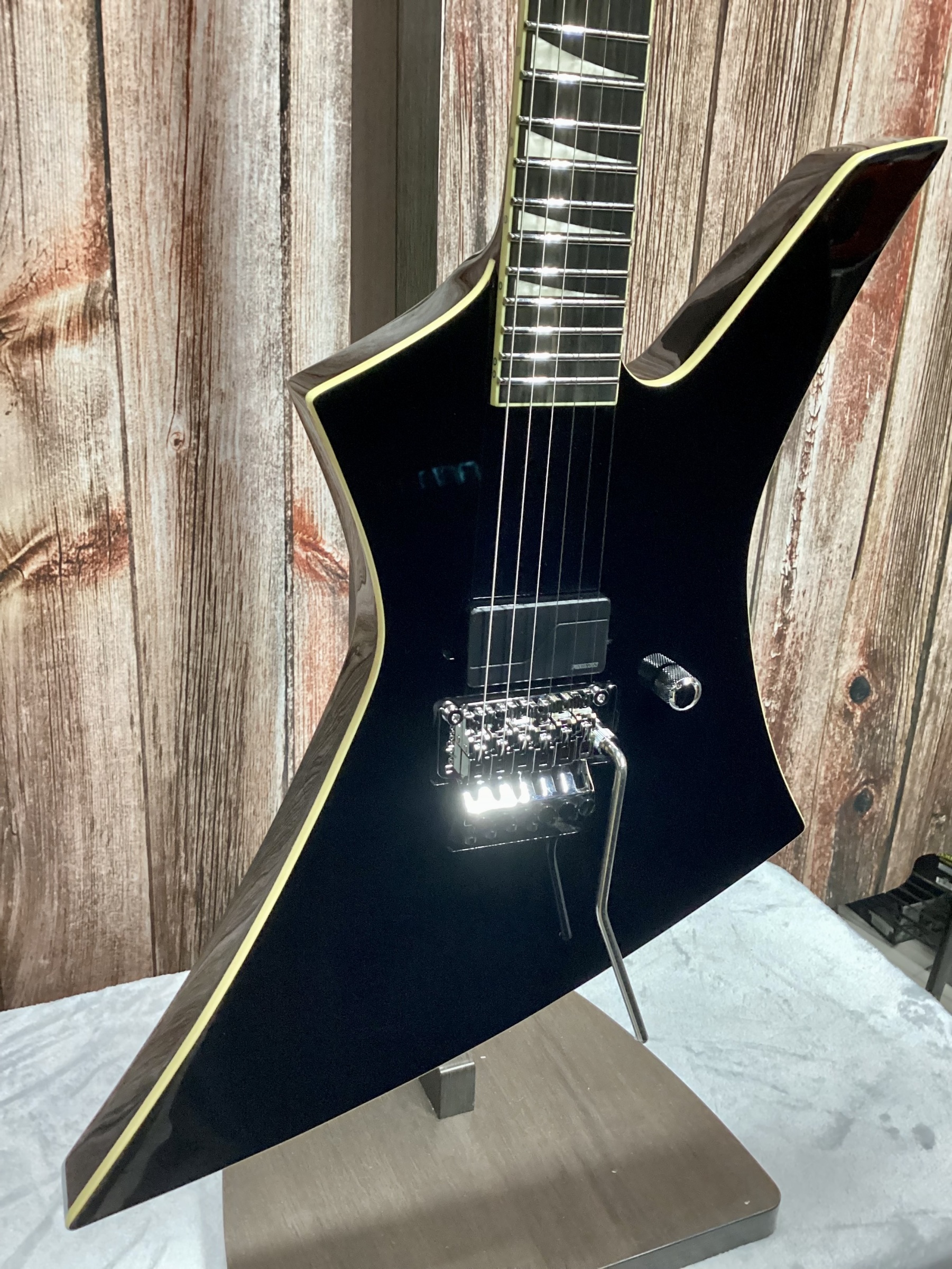 Jackson Pro Plus Pure Metal Limited Edition Kelly KE1A Gloss Black w/Gig Bag - 885978527847