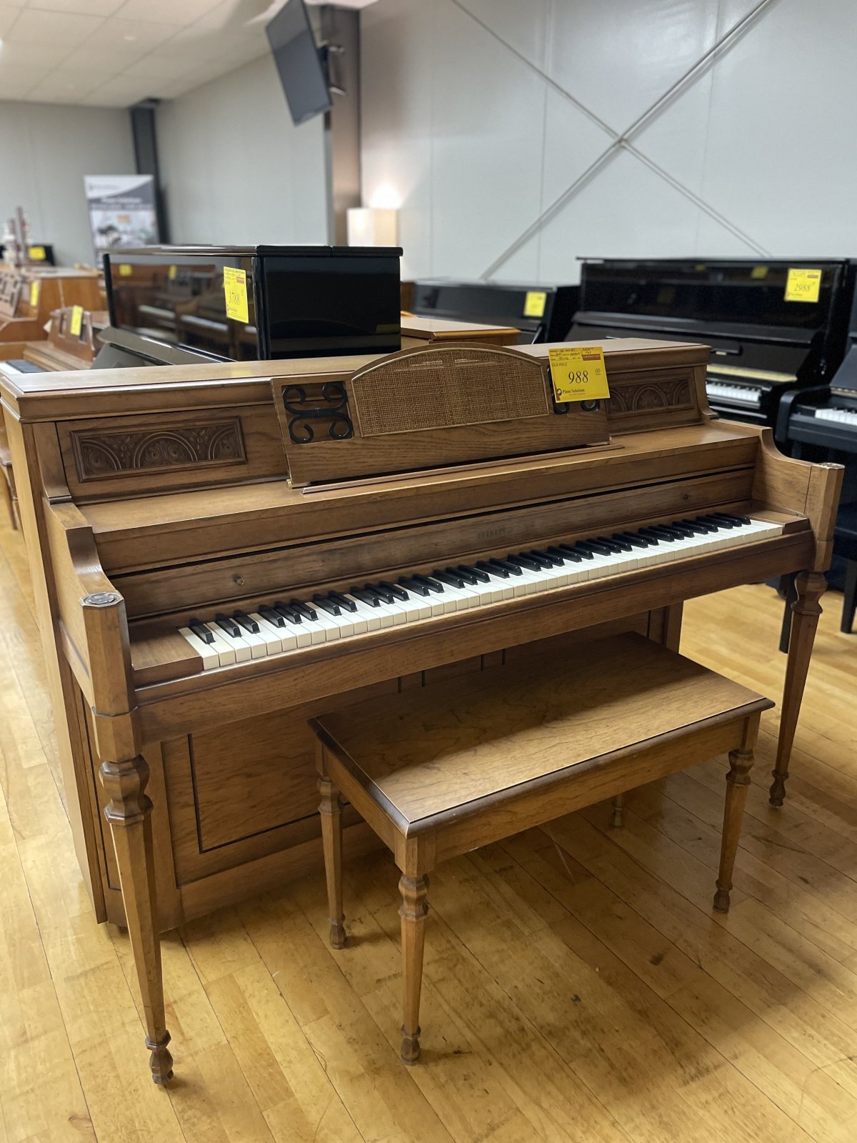 Used Everett Console Piano w/Bench 2106C