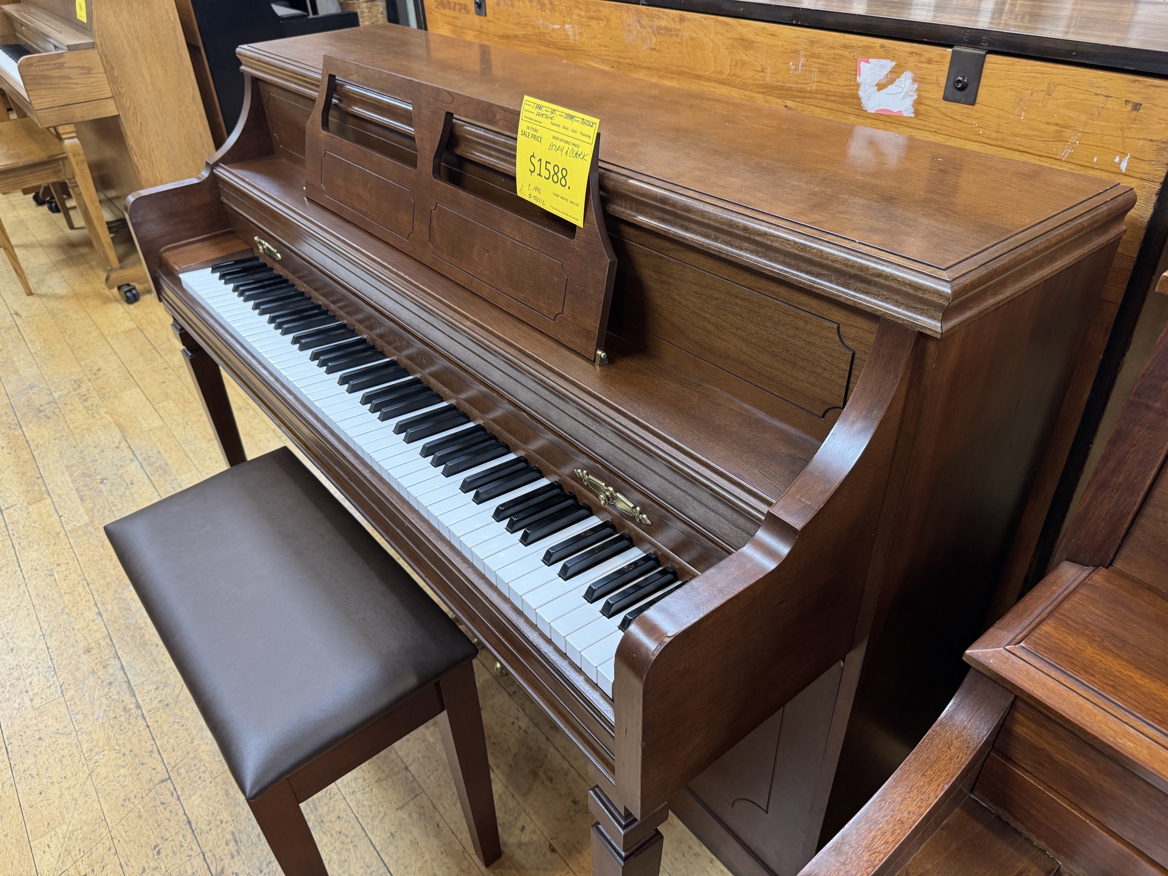 Used Story & Clark Console w/Bench 0112u