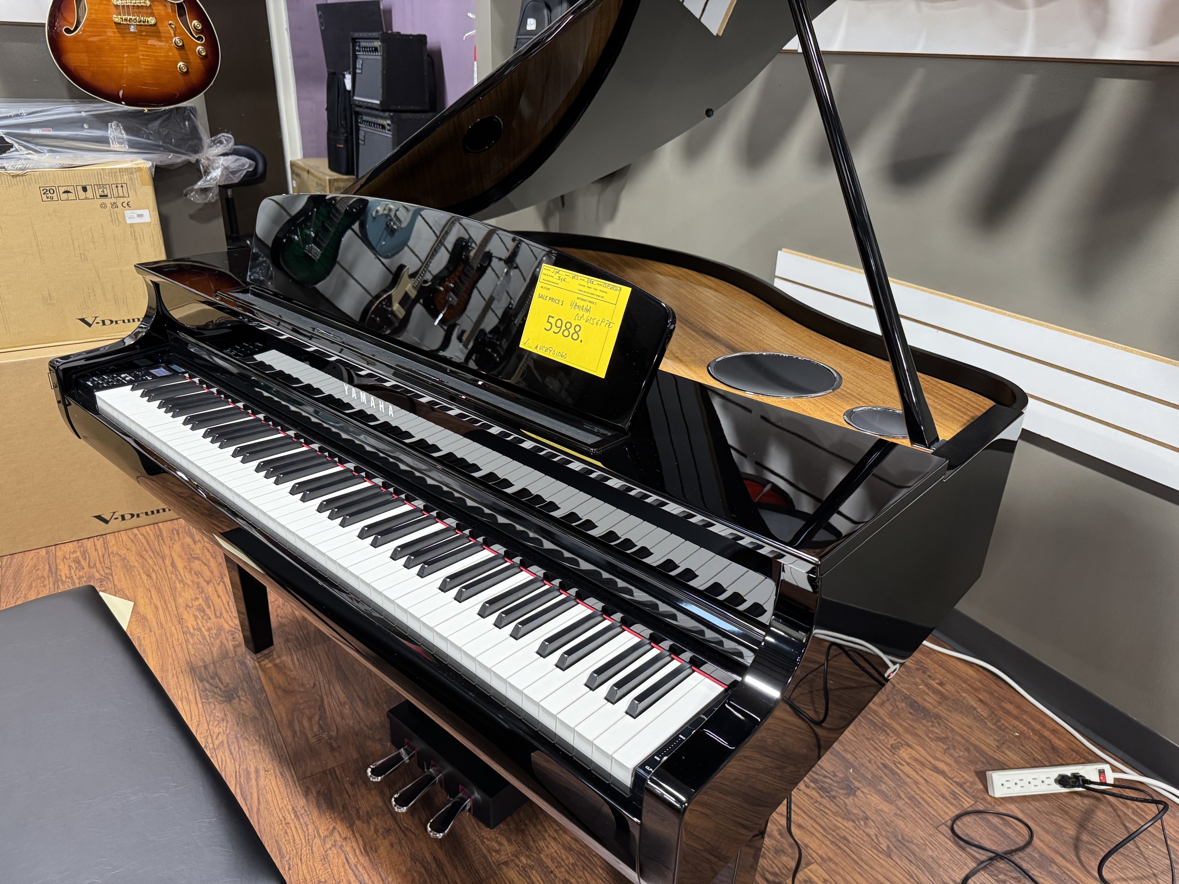 Used Yamaha CLP695 Clavinova Grand w/bench 1060U