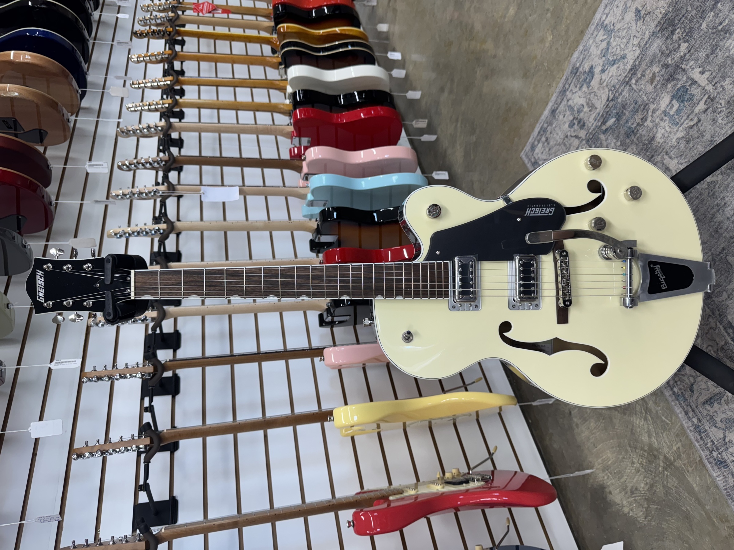 Gretsch G5420T Electromatic Classic Hollow Body Single-Cut with Bigsby - Two-Tone Vintage White ...