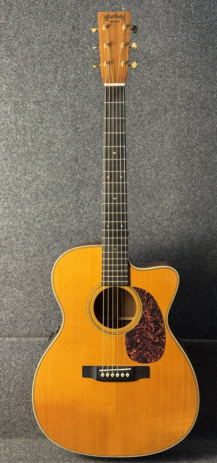 Preowned Martin Custom Shop 000-28 Cutaway