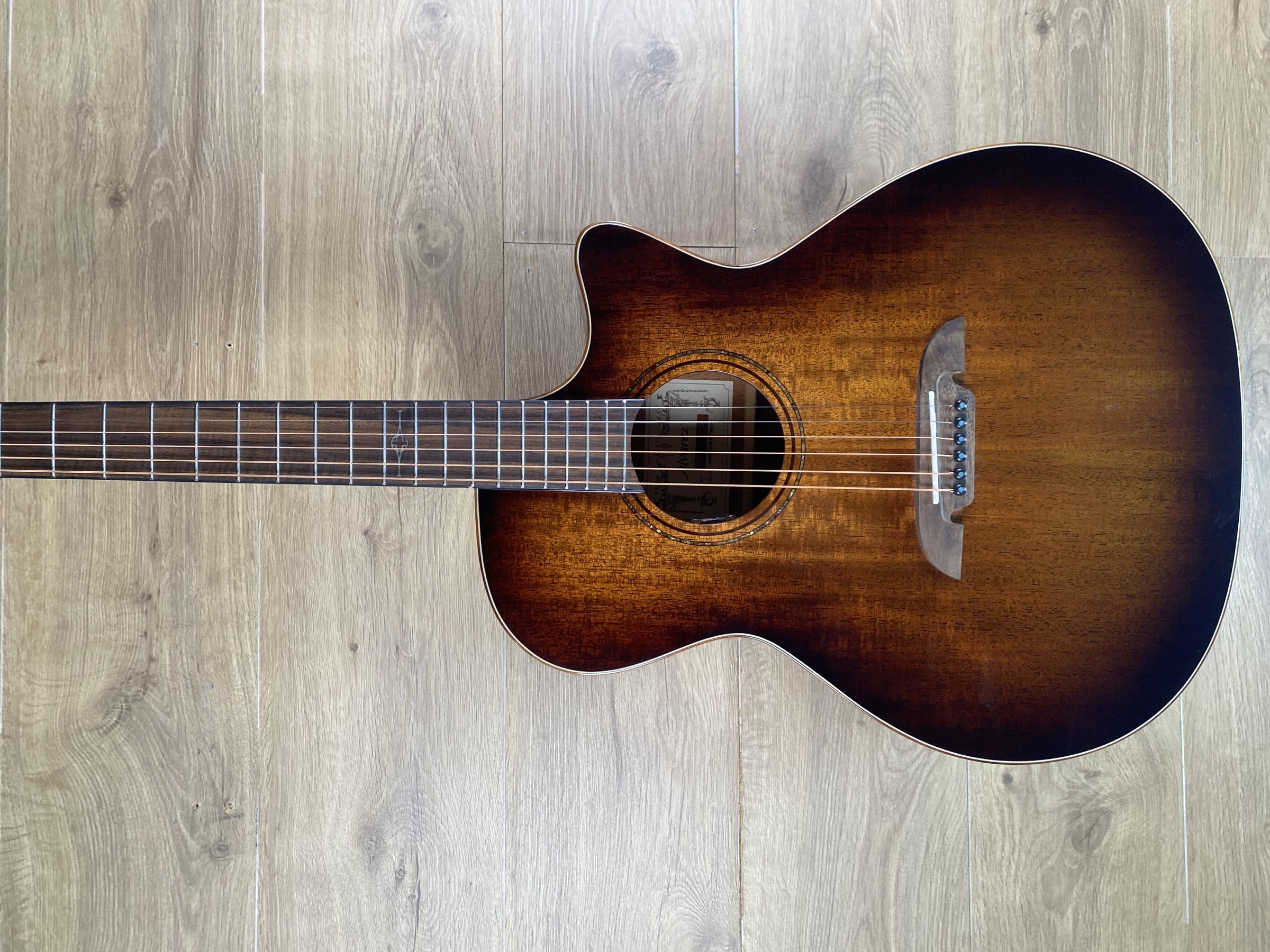 Alvarez Artist AG66CESHB Deluxe Grand Auditorium Shadowburst w/LR Baggs VTC