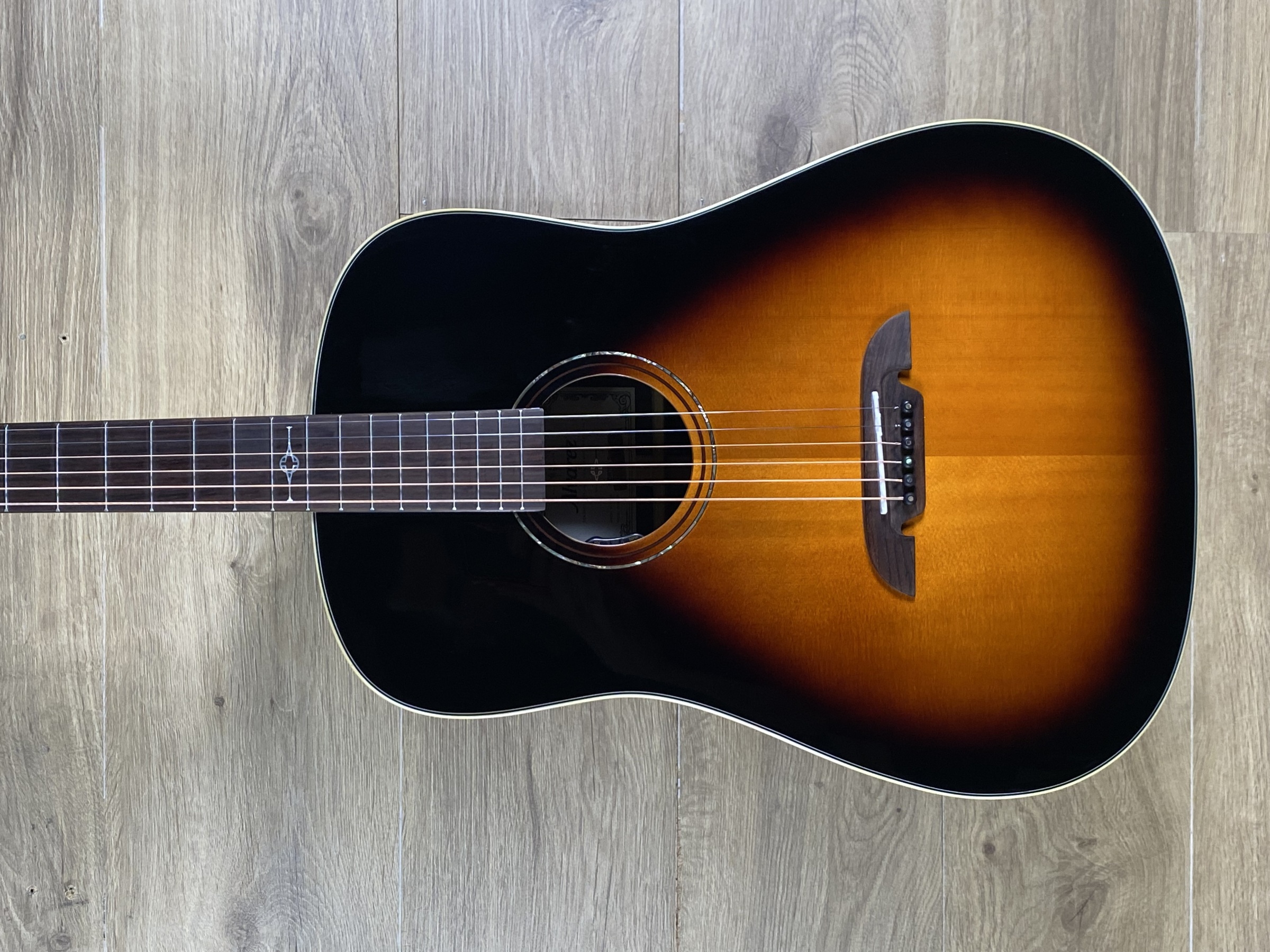 Alvarez Masterworks Series MDR70ESB Dreadnought, Slope Shoulder, Sunburst