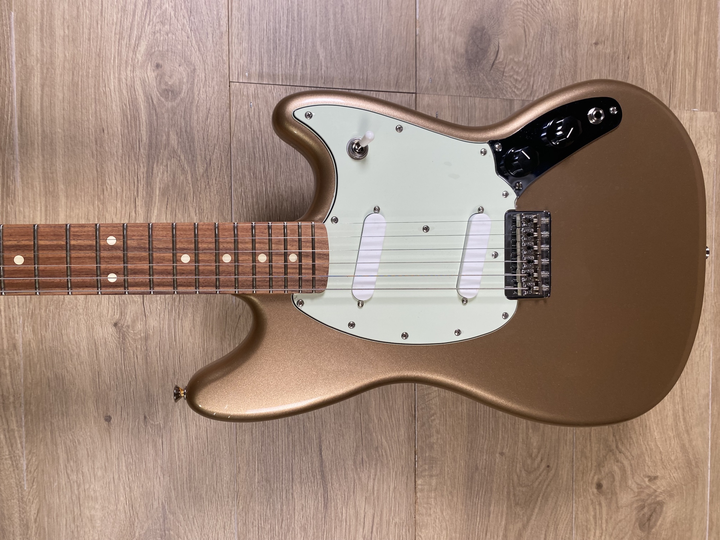 Fender Player Mustang®, Pau Ferro Fingerboard, Firemist Gold
