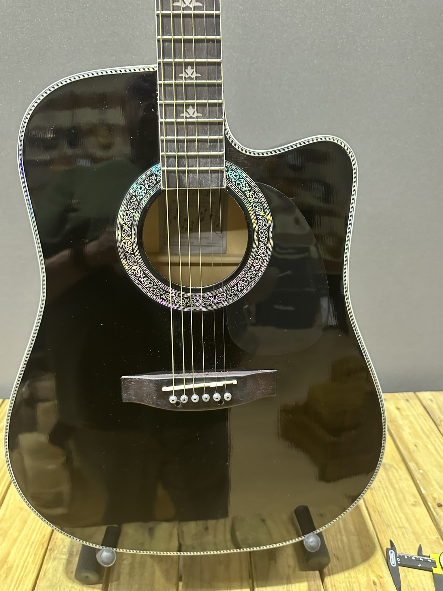 Esteban Acoustic /Electric Black Single cut