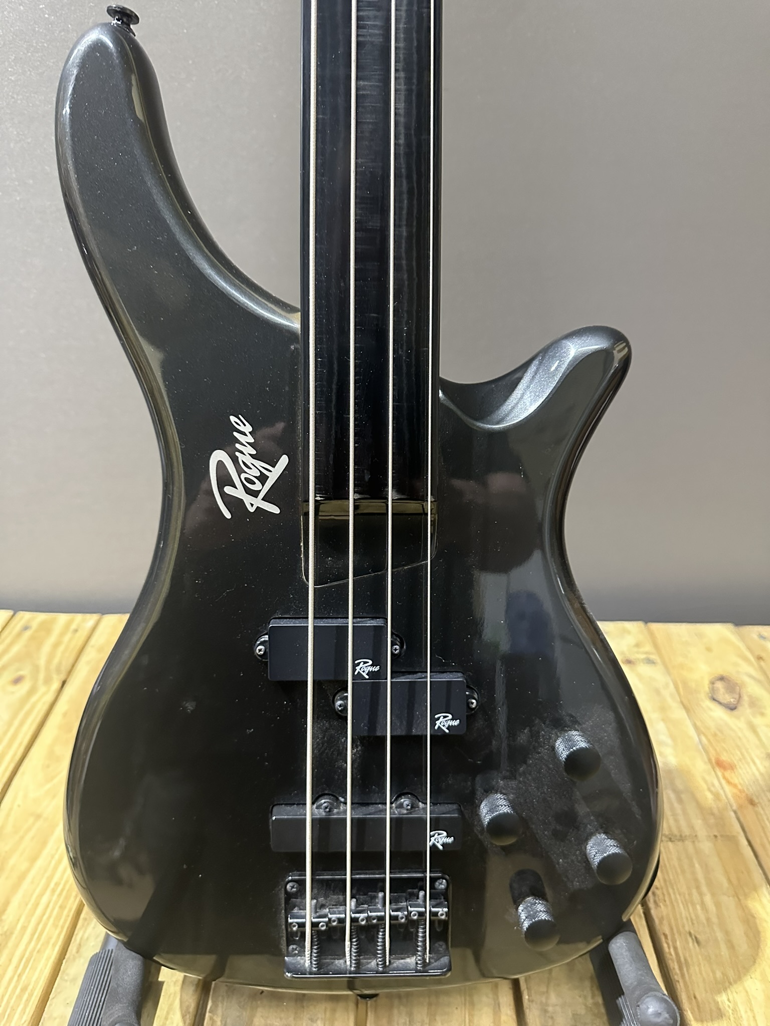 Rogue bass four string 2019