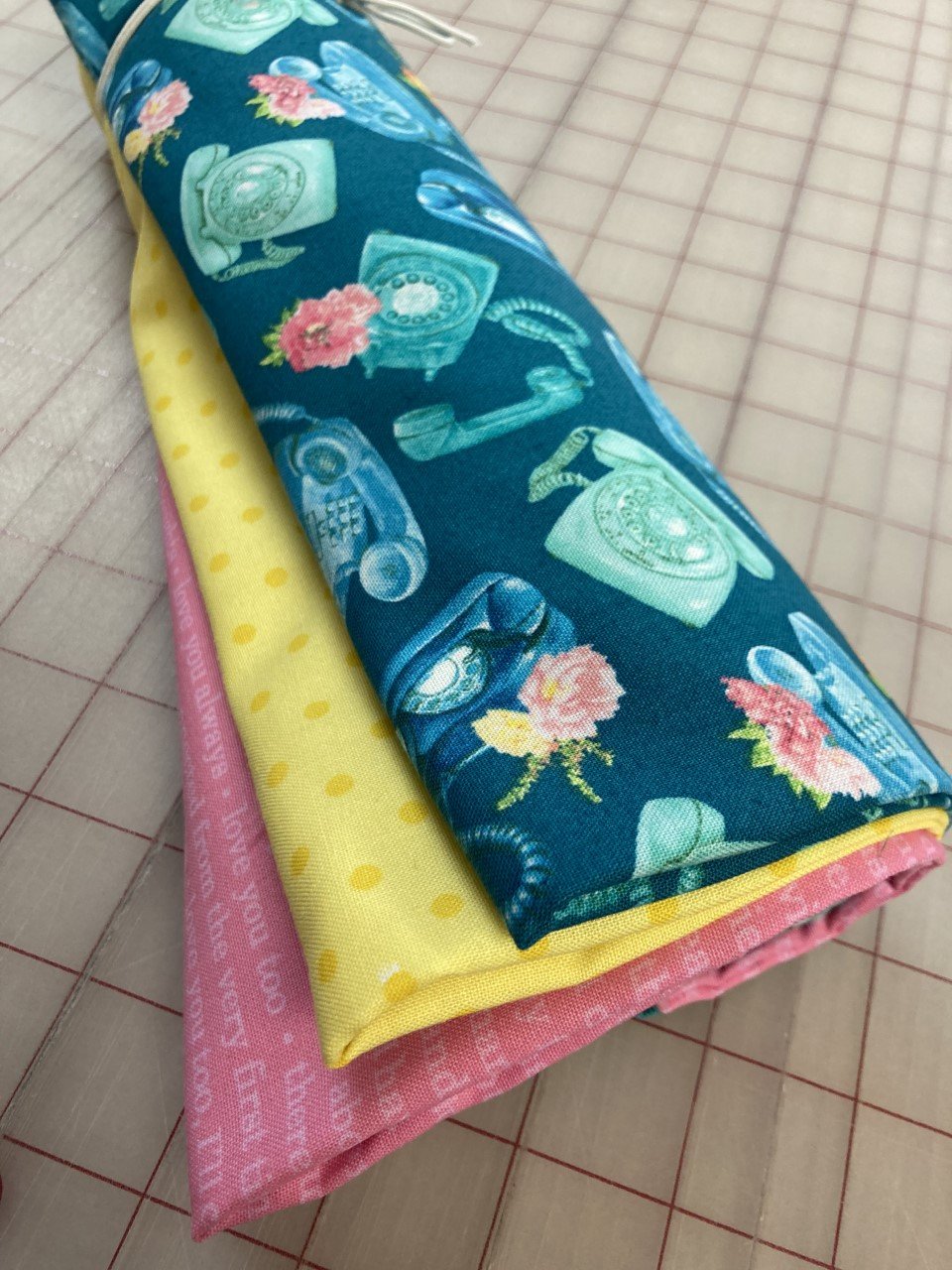 3 Yard Friends Teal Phone 22601220102 3 Yard Friends Teal Phone 22601220102