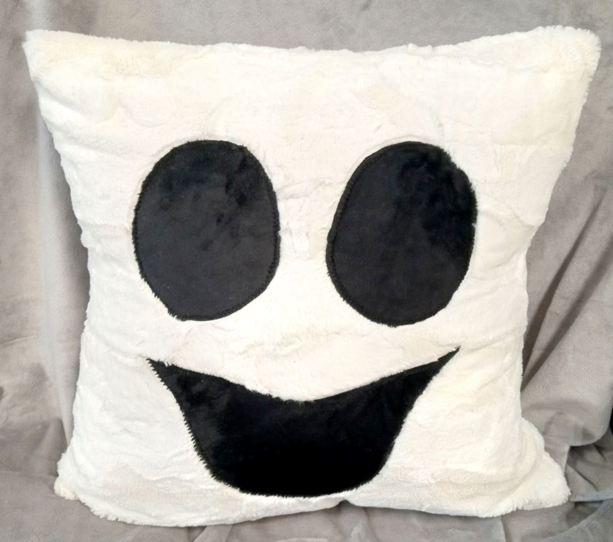 * WITCHES NIGHT OUT: Ghost Pillow Sham