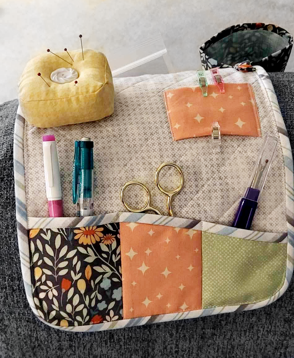 * SANTA'S WORKSHOP: Sofa Sewing Satchel