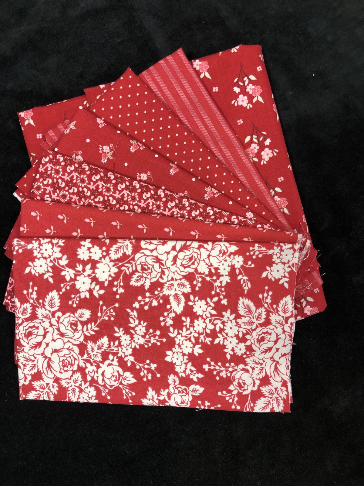 Flower Farm Red Fat Quarter Bundle 7 