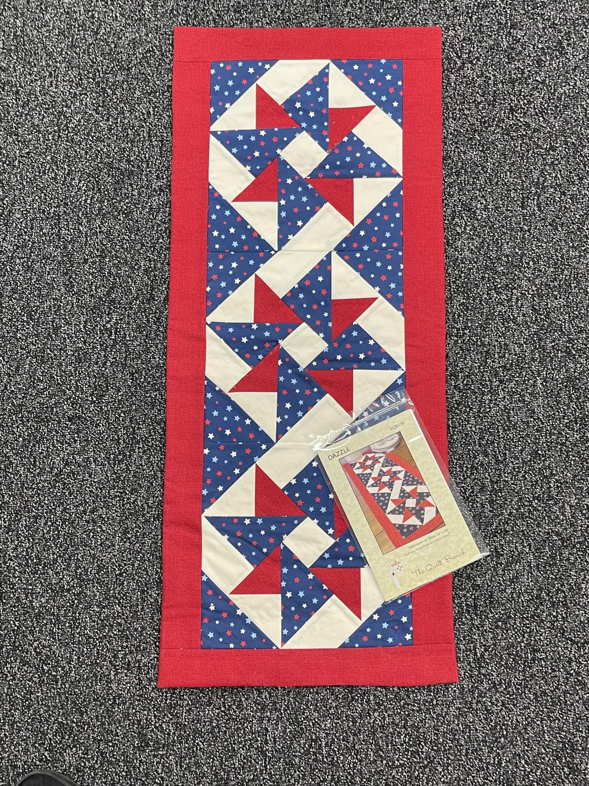 dazzle-patriotic-table-runner-virtual
