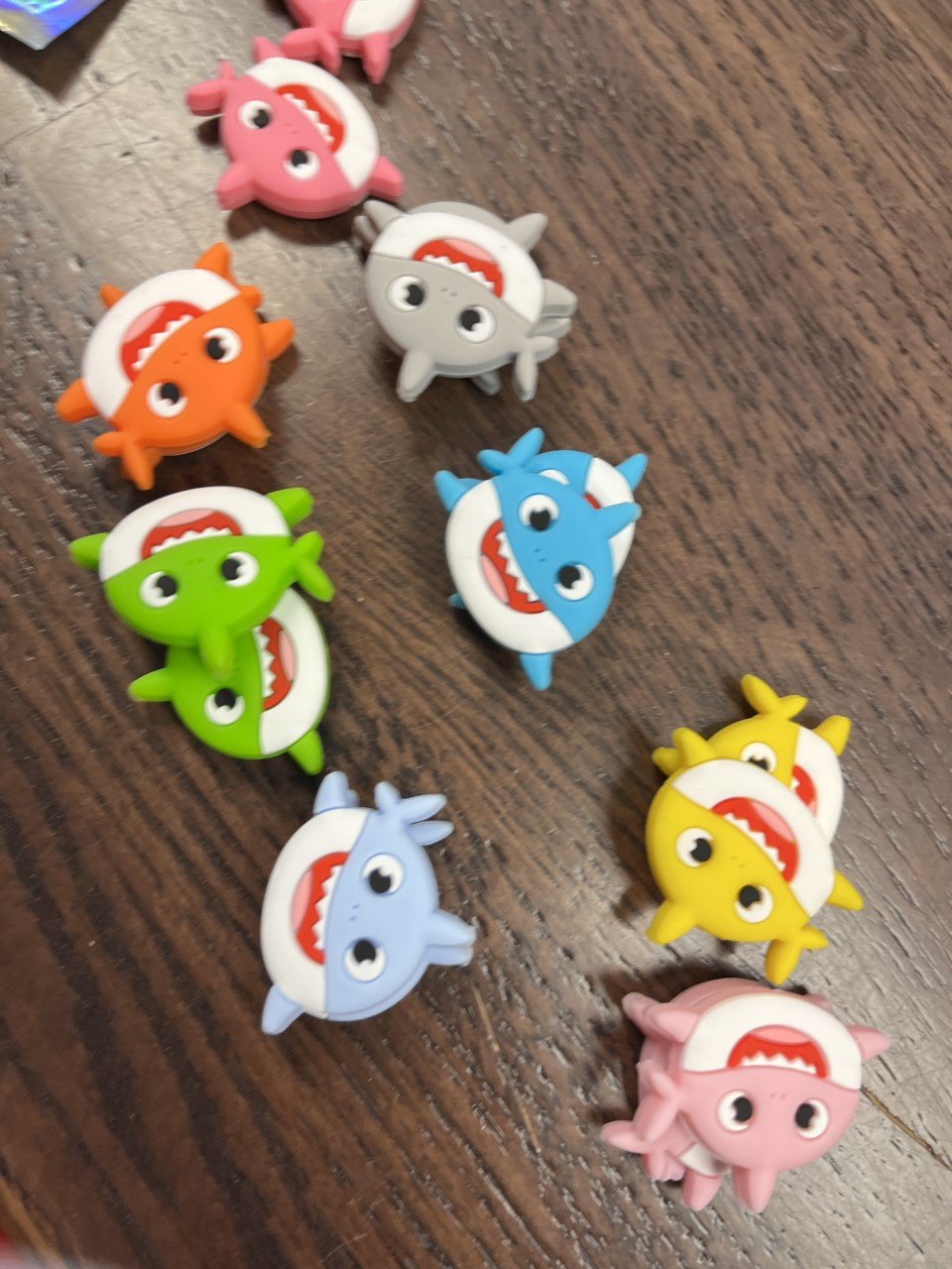 MINNIE & PURL STITCH STOPPERS Sharks (Assorted Colors)