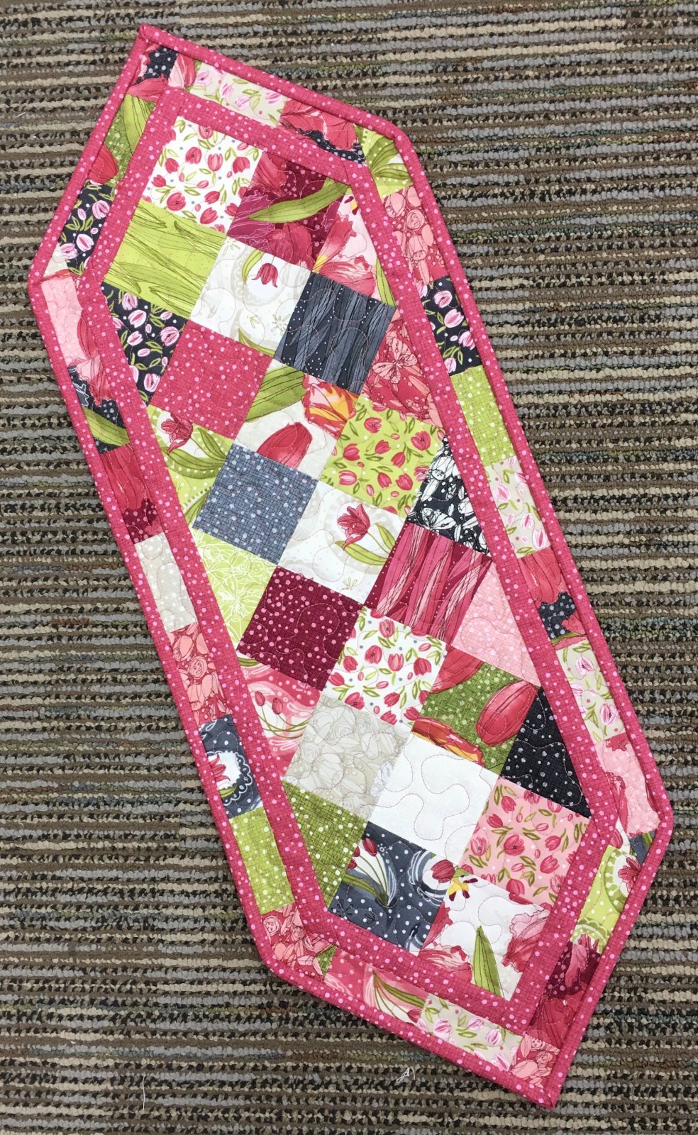 Tulip Tango Mini Chic Charms Runner