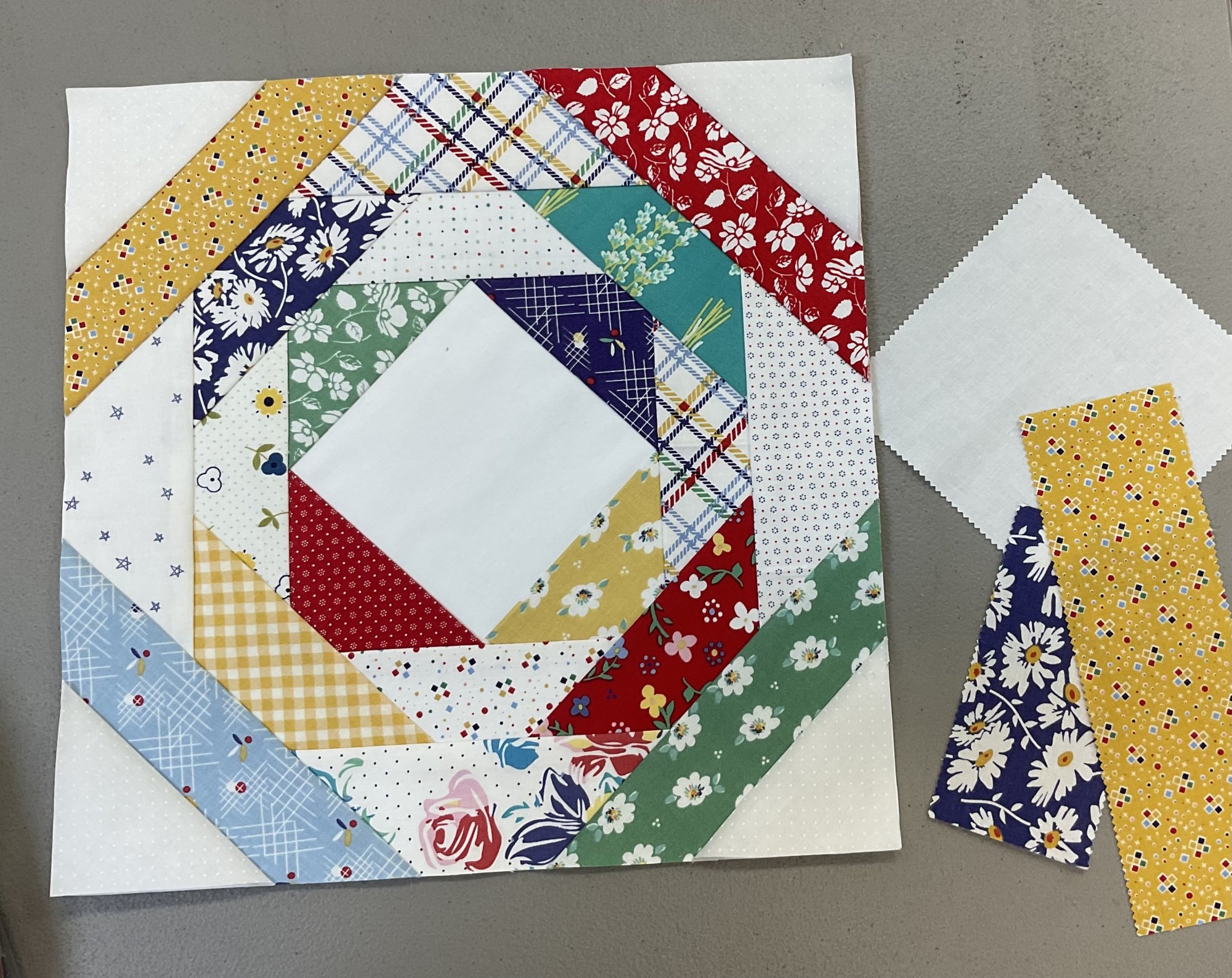 2025, 04-23,24: Scrappy Pineapple Paper Piecing Quilt Block Class
