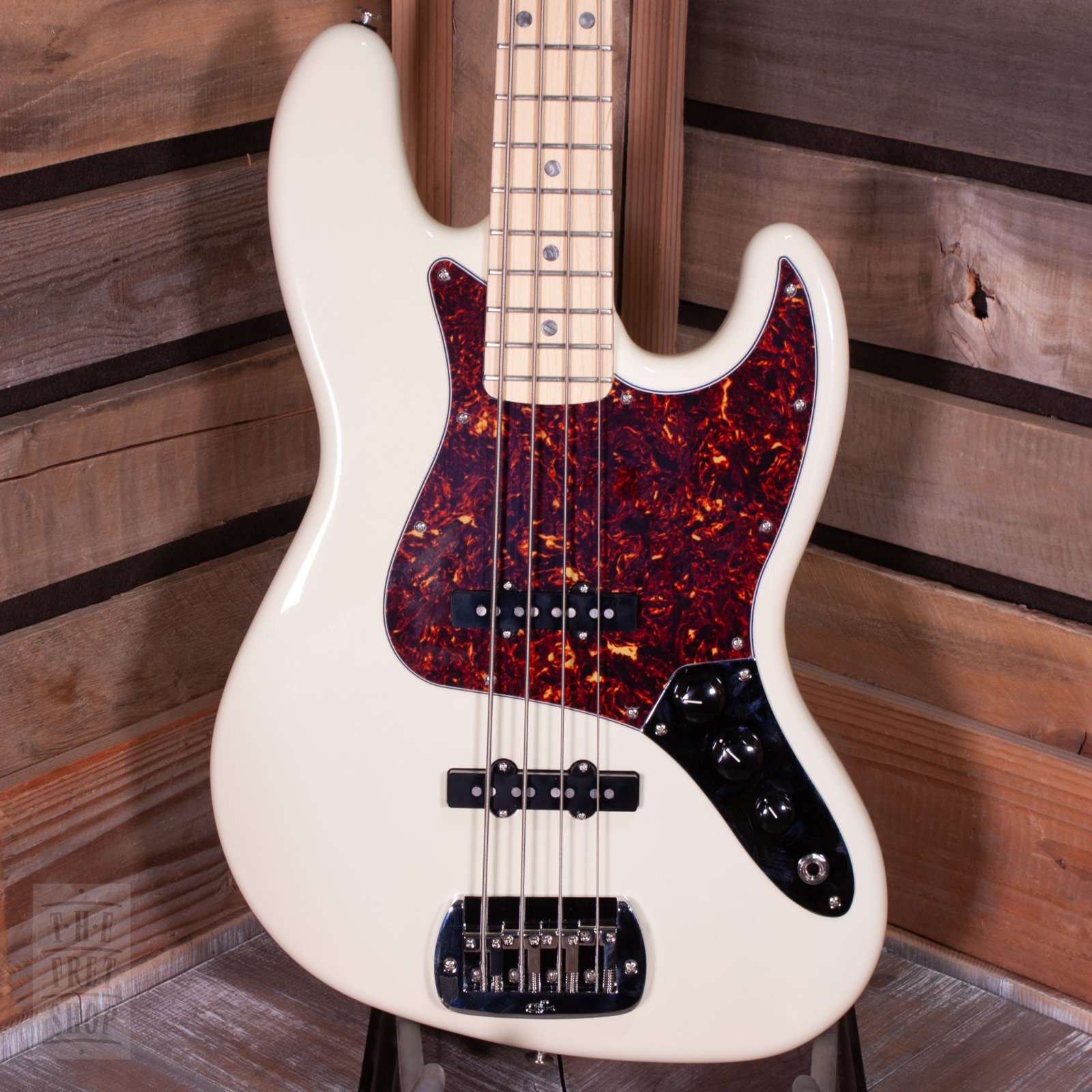 G&L JB Jazz Bass Vintage White Maple Fretboard with Hardshell Case
