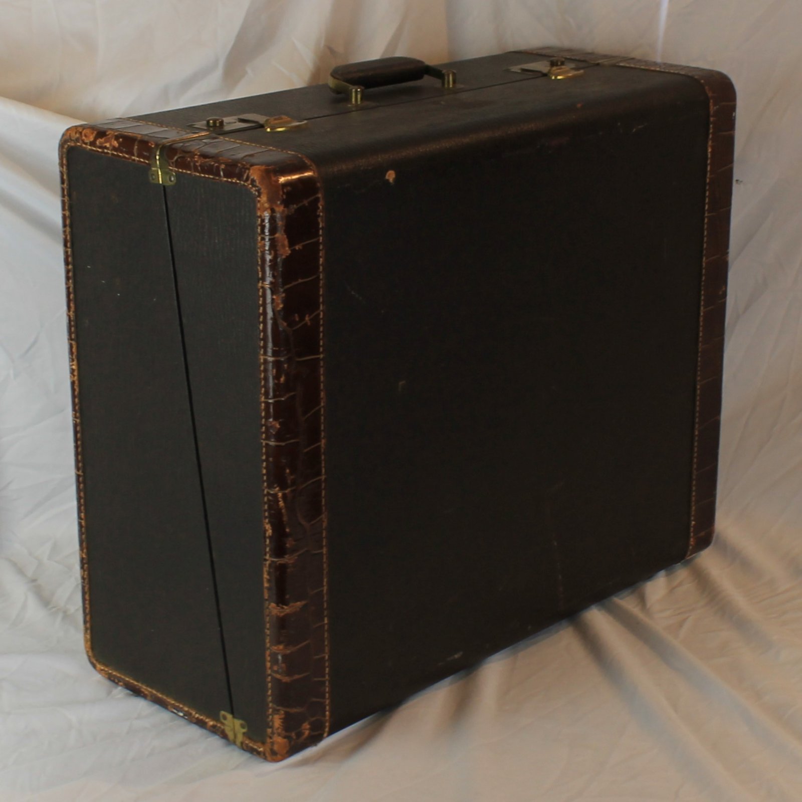 Charcoal Black Excelsior Hard Case 21.75 x 17.75 x 10 (55.25cm x 45cm x ...