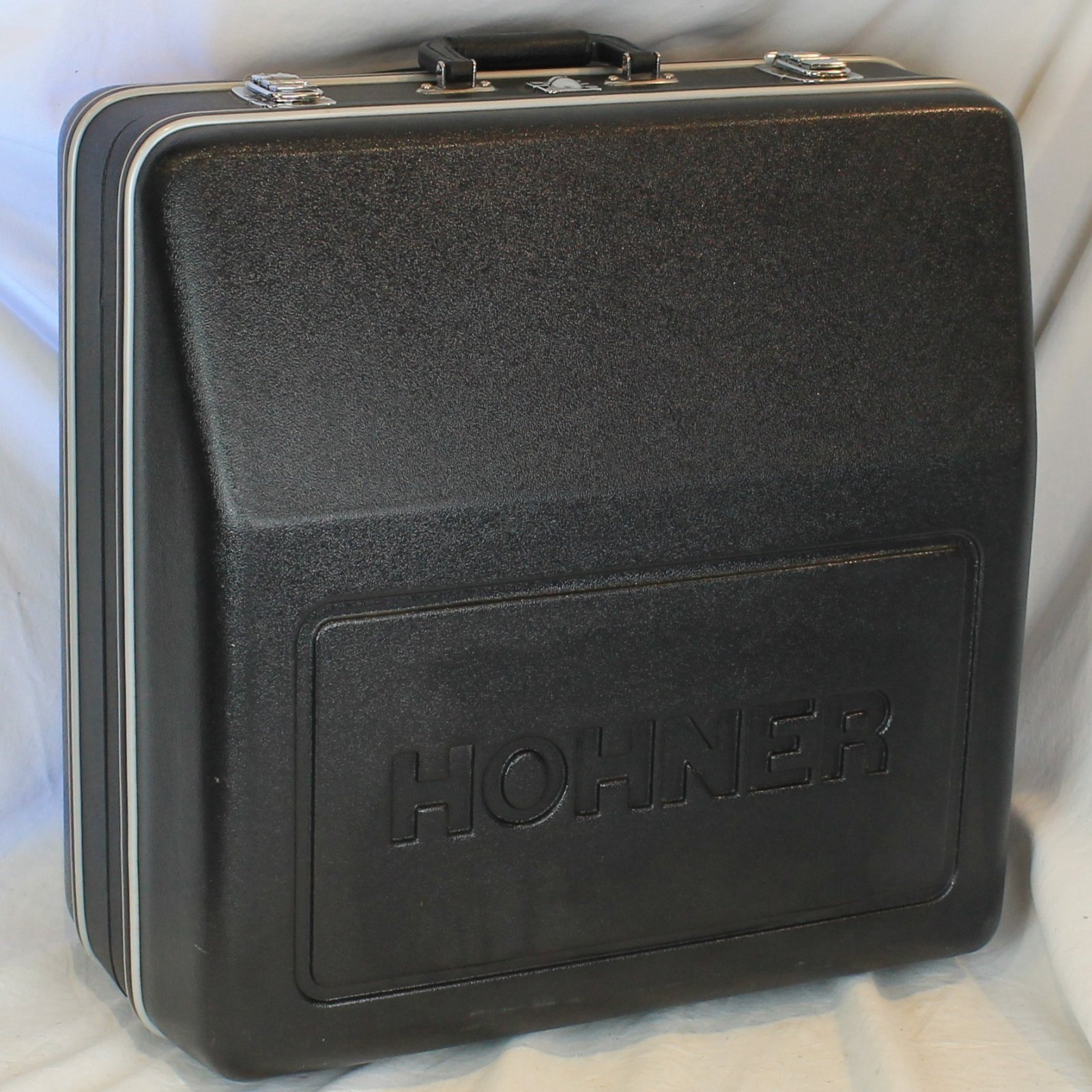 Black Hohner Trolley Accordion Hard Case 20 x 17.50 x 9 (50.75cm x 44 ...