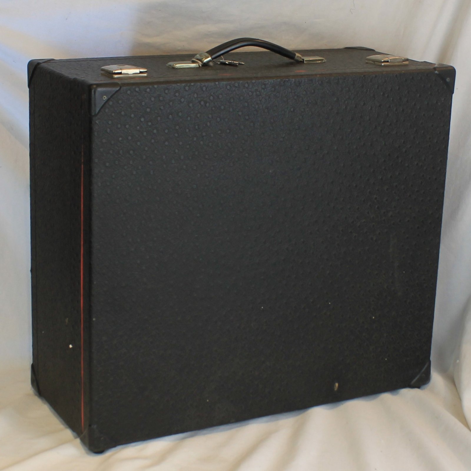 Black Italian Hard Accordion Case 21.75 x 19 x 10 (55.25cm x 48.25cm x ...