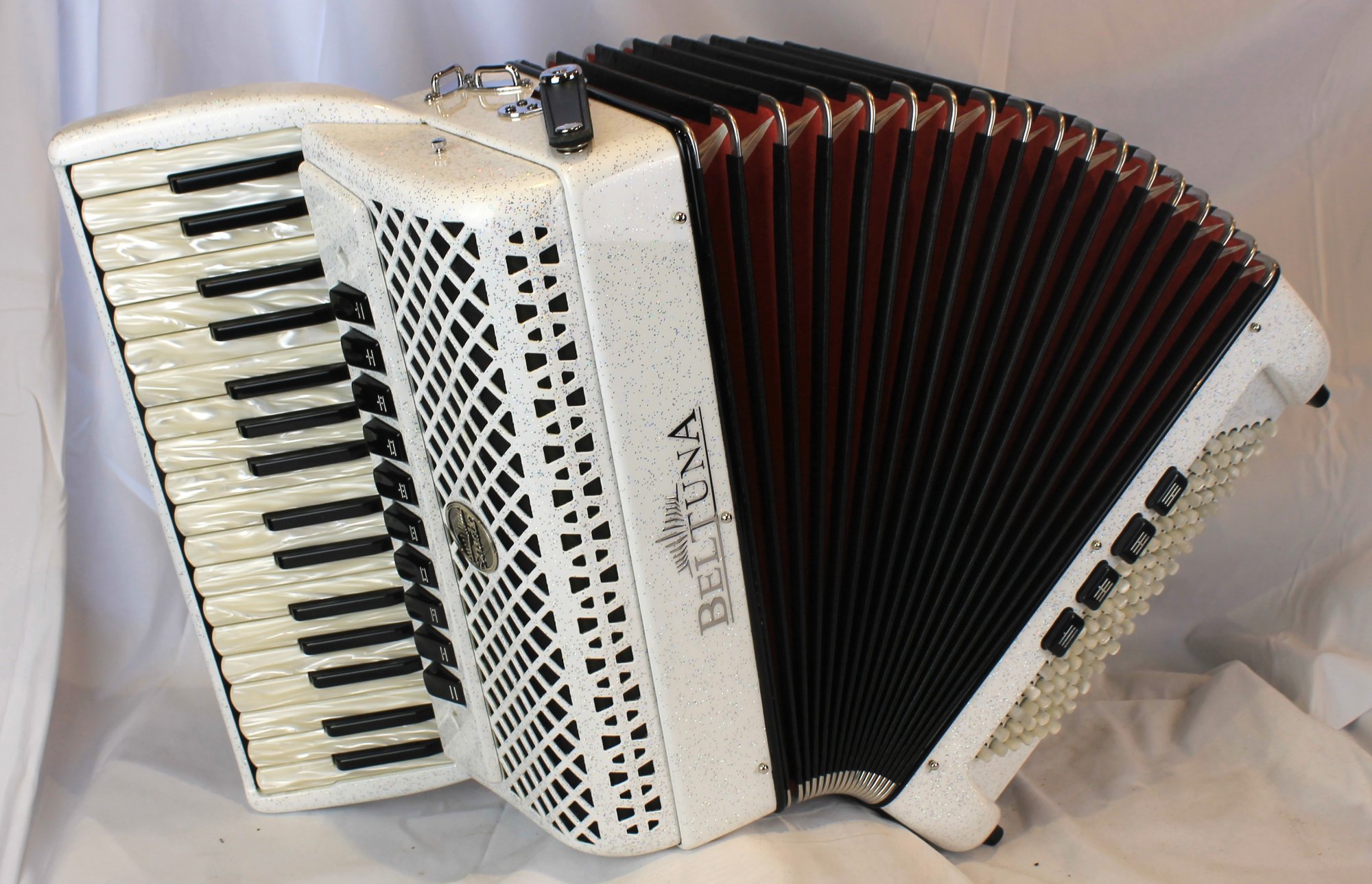 7801 - Certified Pre-Owned White Diamond Beltuna Studio IV Compact ...