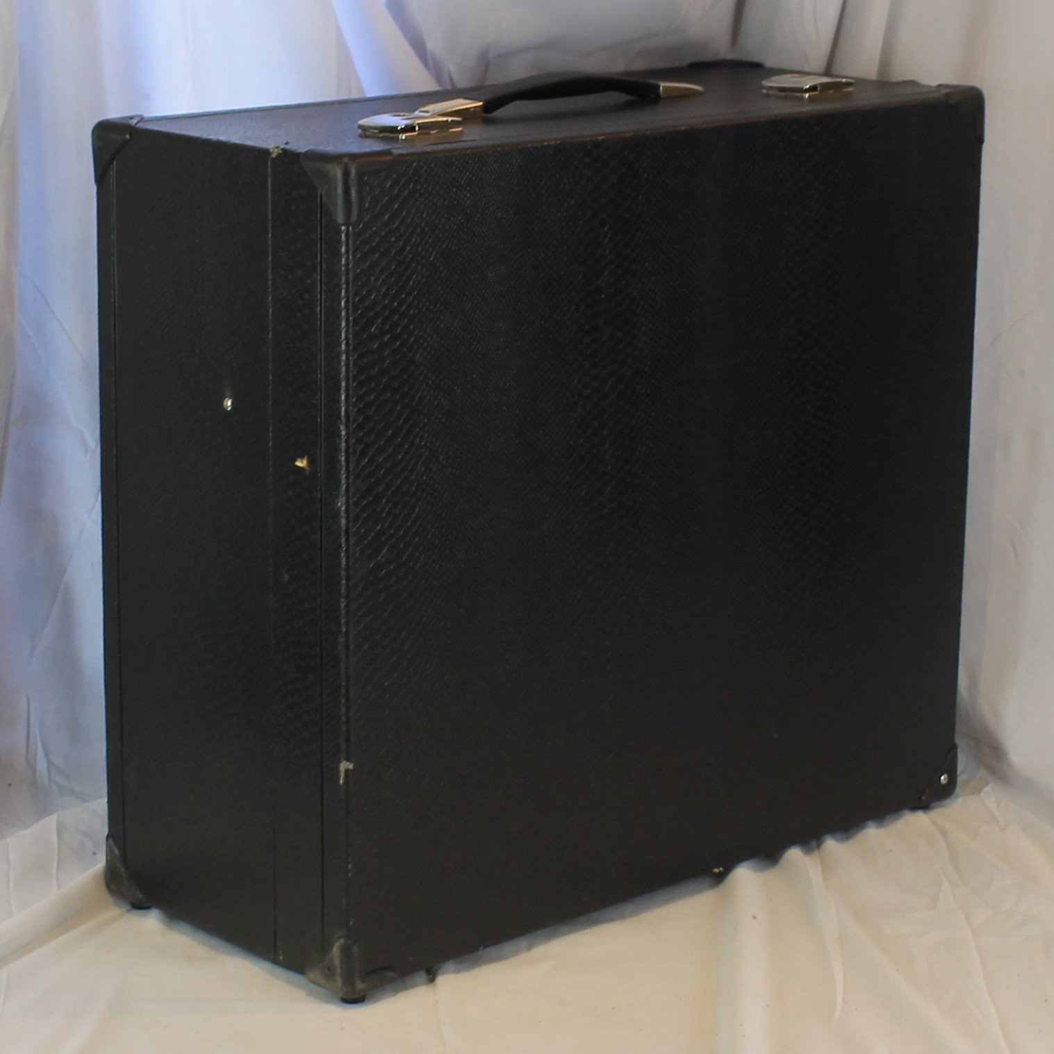 Black Italian Accordion Hard Case 21.50 x 19 x 10 (54.50cm x 48.25cm x ...