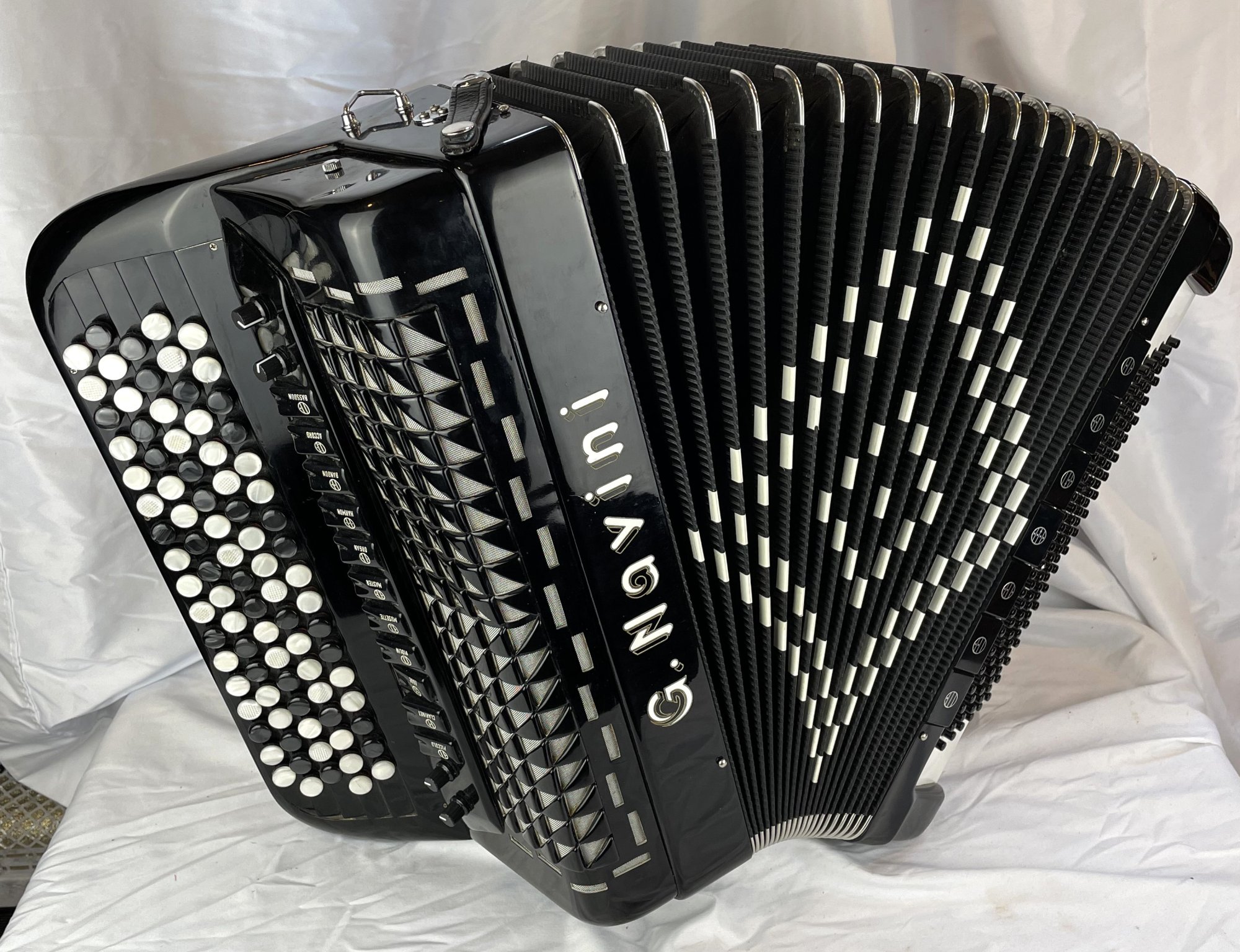 7715 - Black G Navini Chromatic Button Accordion B System LMMH 87 120