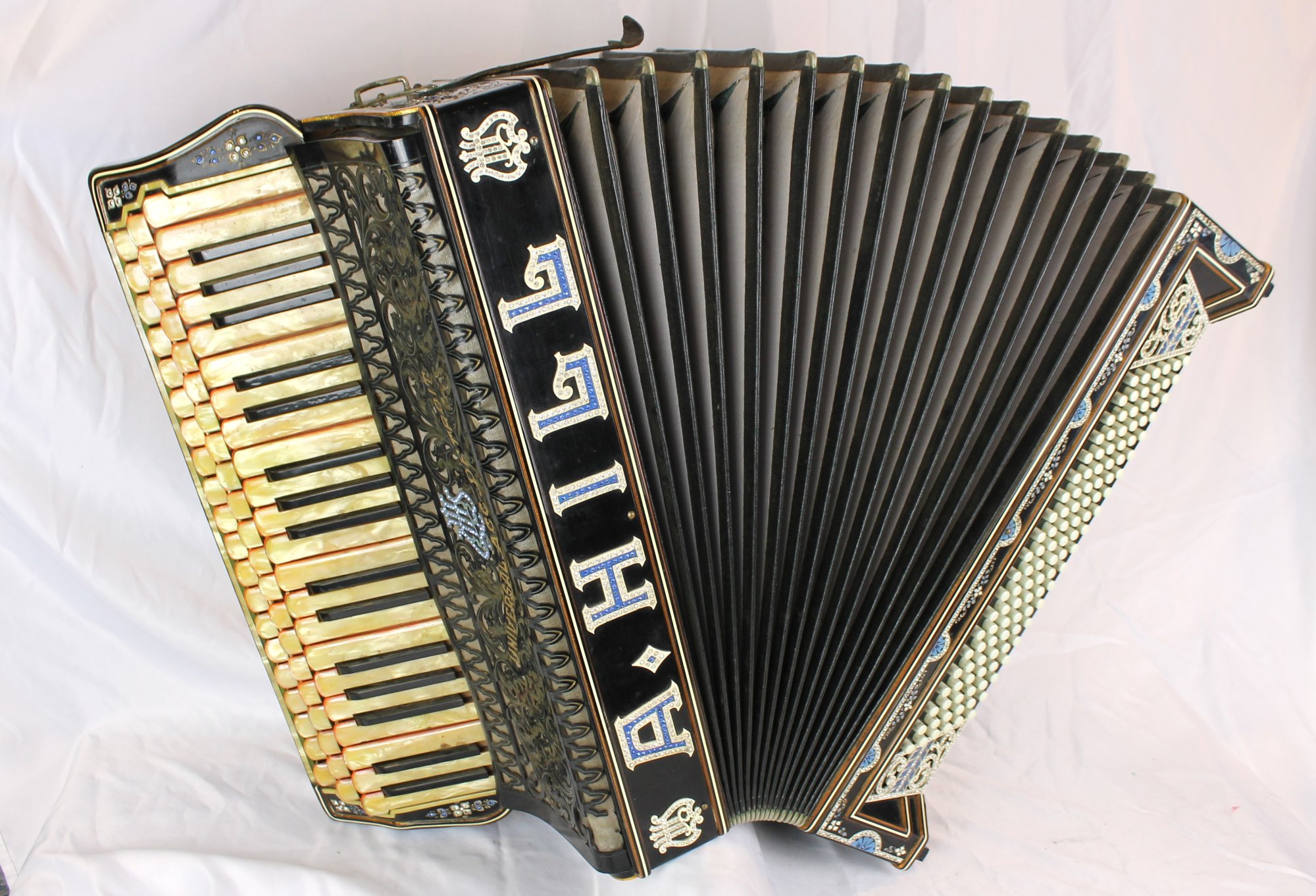 7572 - Antique Universal Accordion Detroit A.Hill Chromatic Button ...