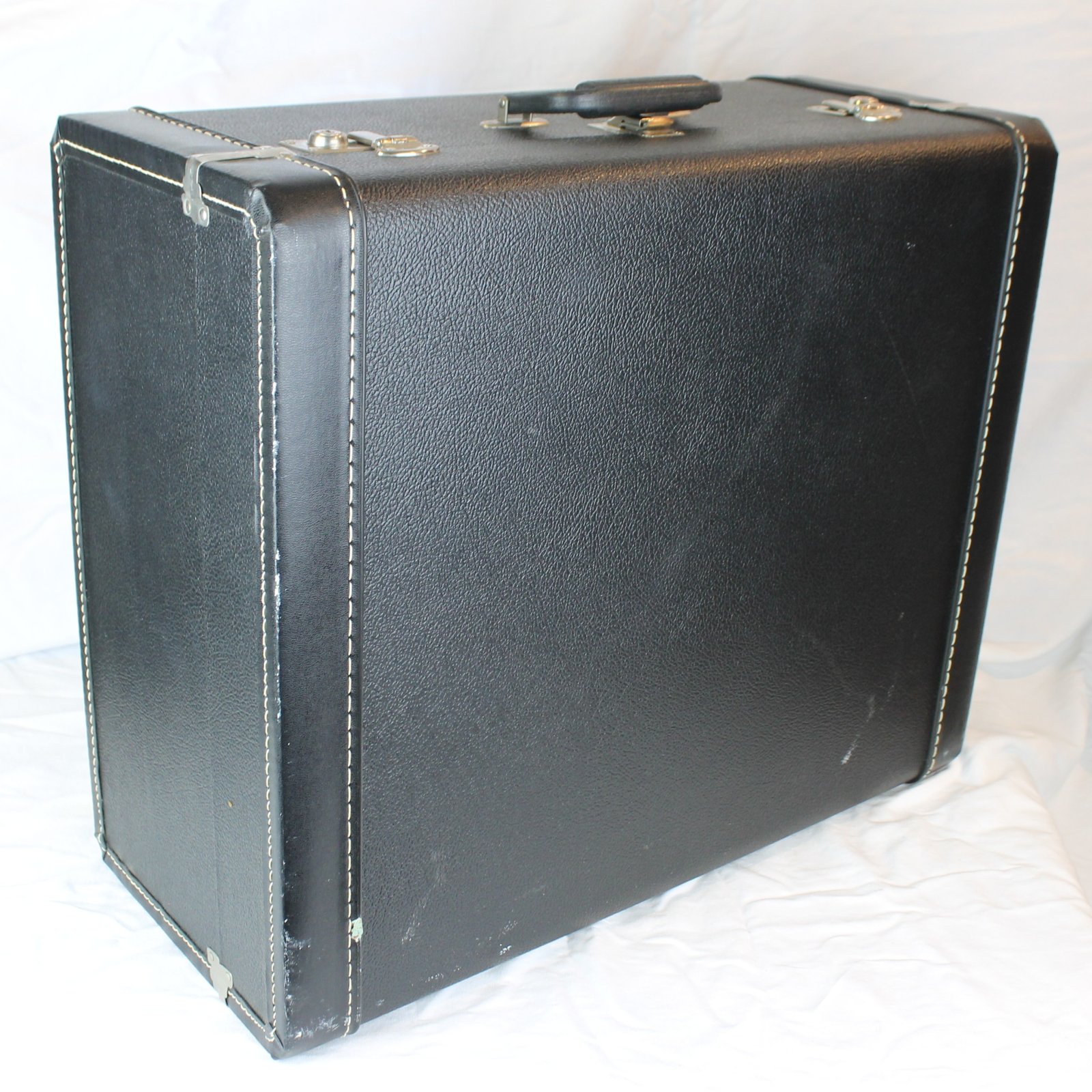 Black Accordion Hard Case 22 x 18.25 x 10 (56.1cm x 46.3cm x 25cm)