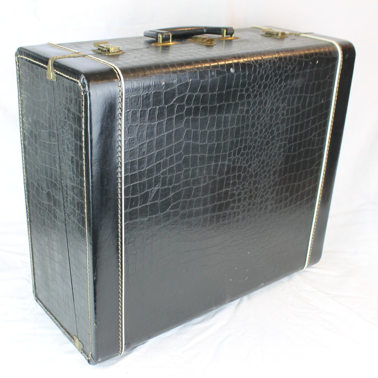 Black Alligator Skinned Hard Case for Accordion 20 x 17.5 x 8.5 (51cm x ...