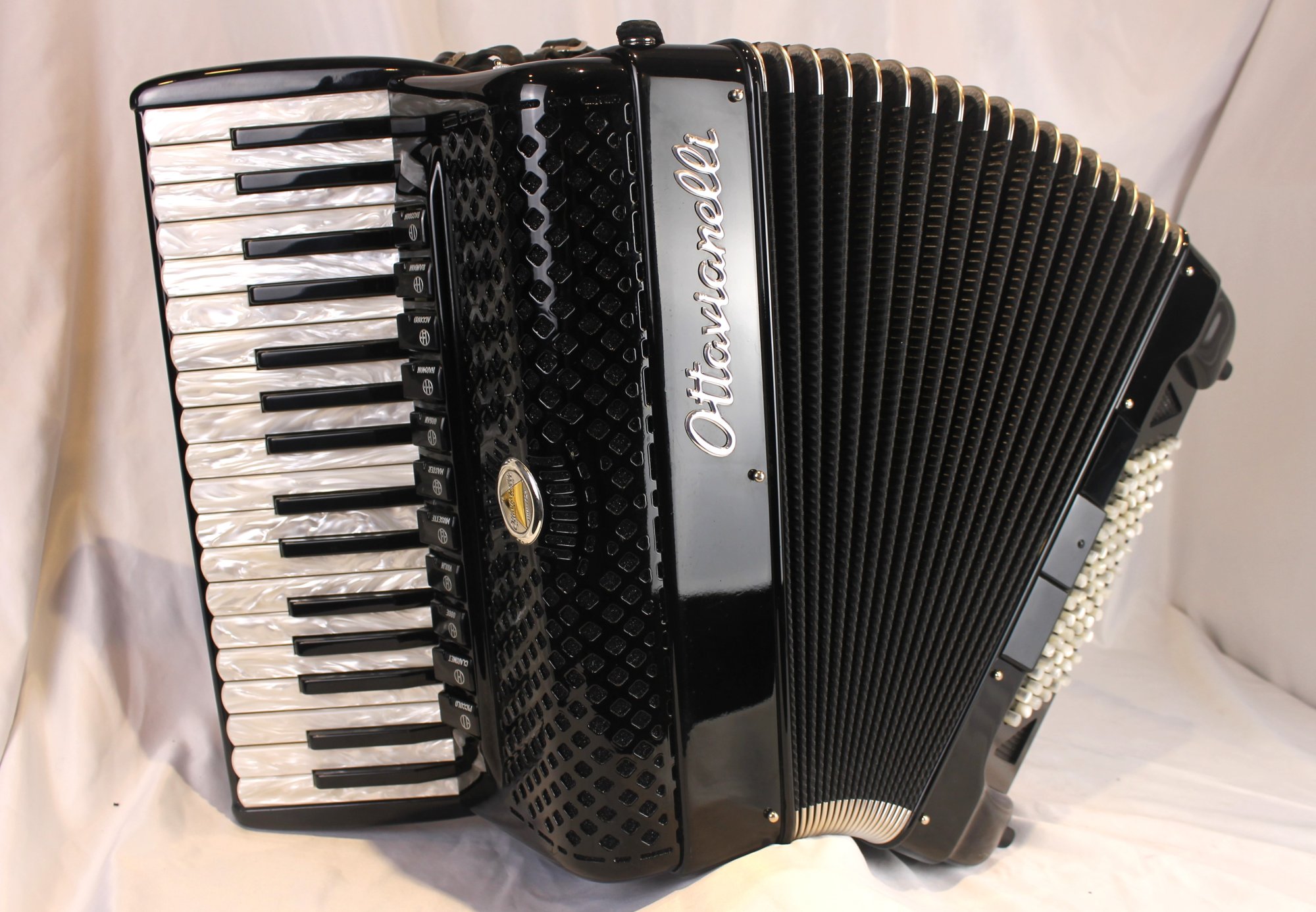 6564 - Certified Pre-Owned Black Ottavianelli Aero II Piano Accordion ...