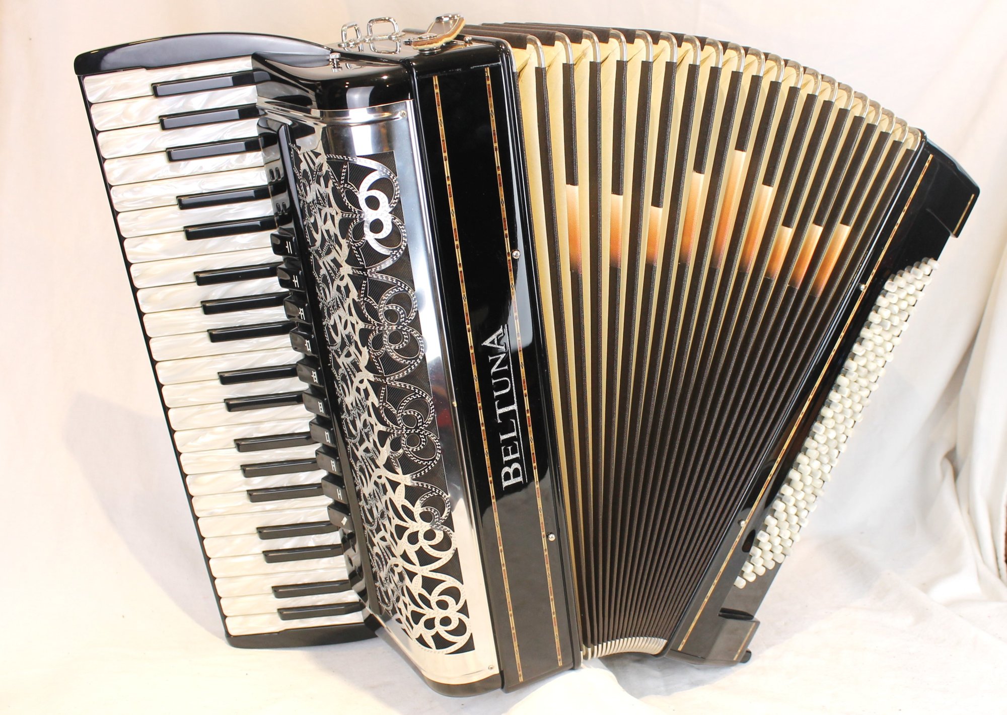 NEW Black Forest Beltuna Alpstar IV Helikon Piano Accordion LMMM 41 120