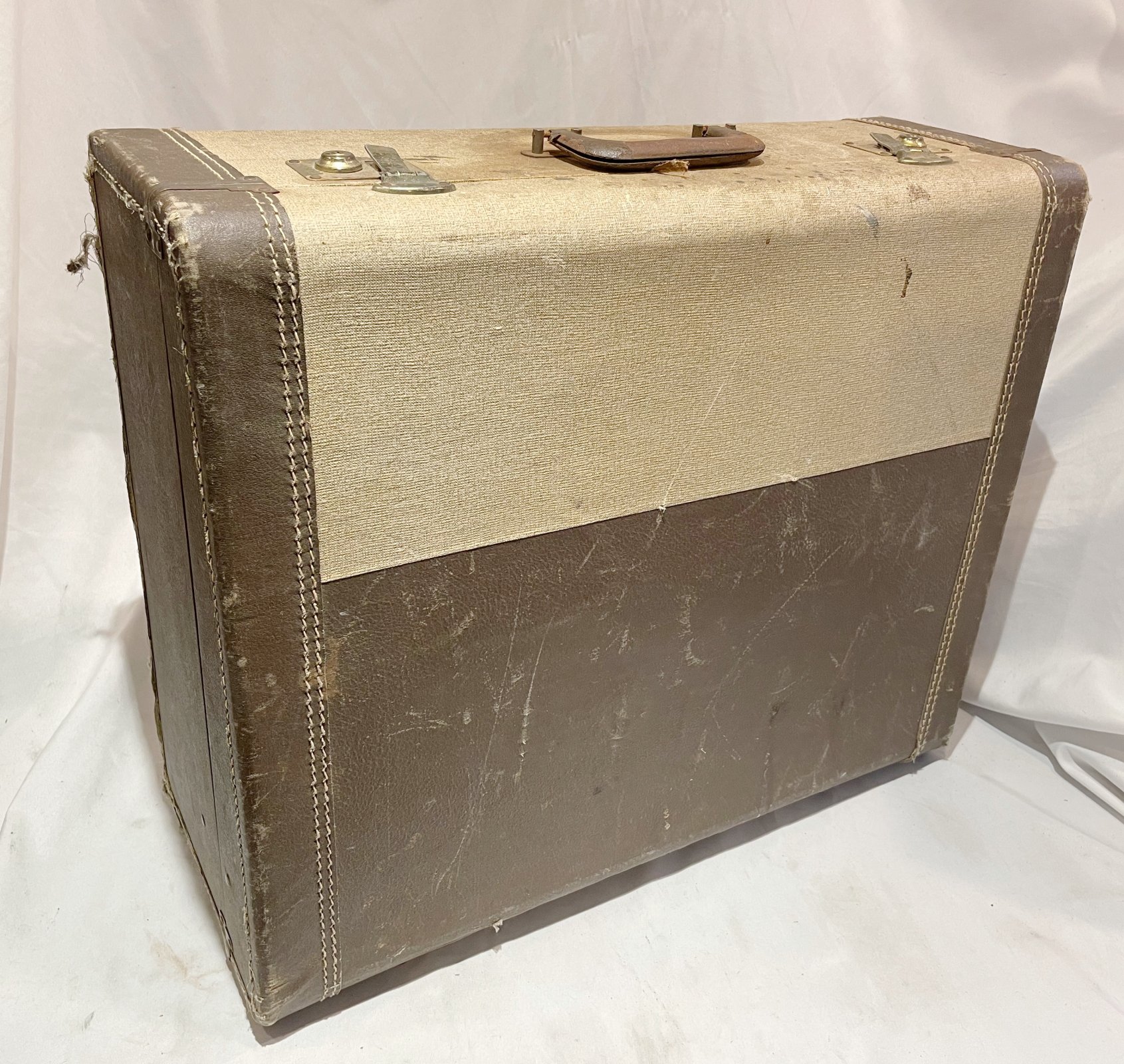 Brown Italian Accordion Hard Case 22 x 17.75 x 10 (55.5cm x 45cm x 25cm)