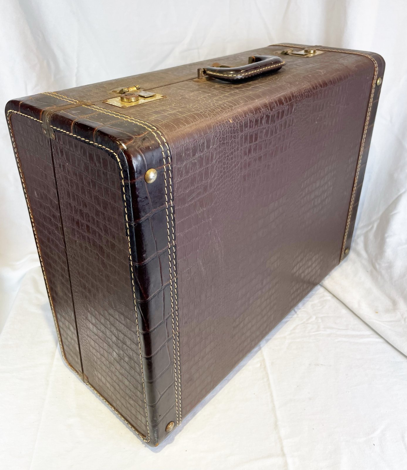 Brown Stradavox Accordion Hard Case 22 x 17 x 10 (55.5cm x 43cm x 25cm)