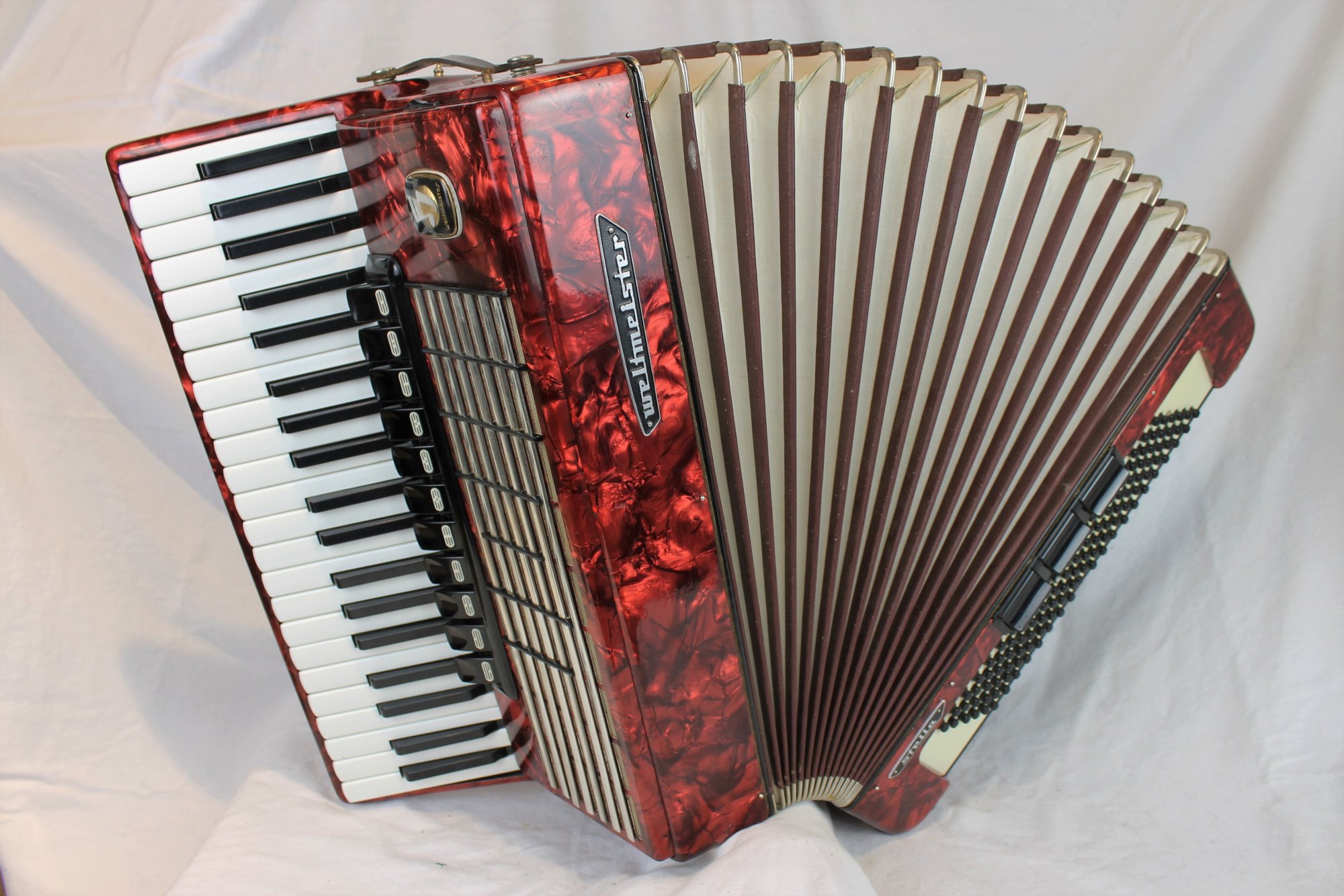 6018 - Red Weltmeister Stella Piano Accordion LMMH 41 120 6018 - Red Weltmeister Stella Piano Accordion LMMH 41 120