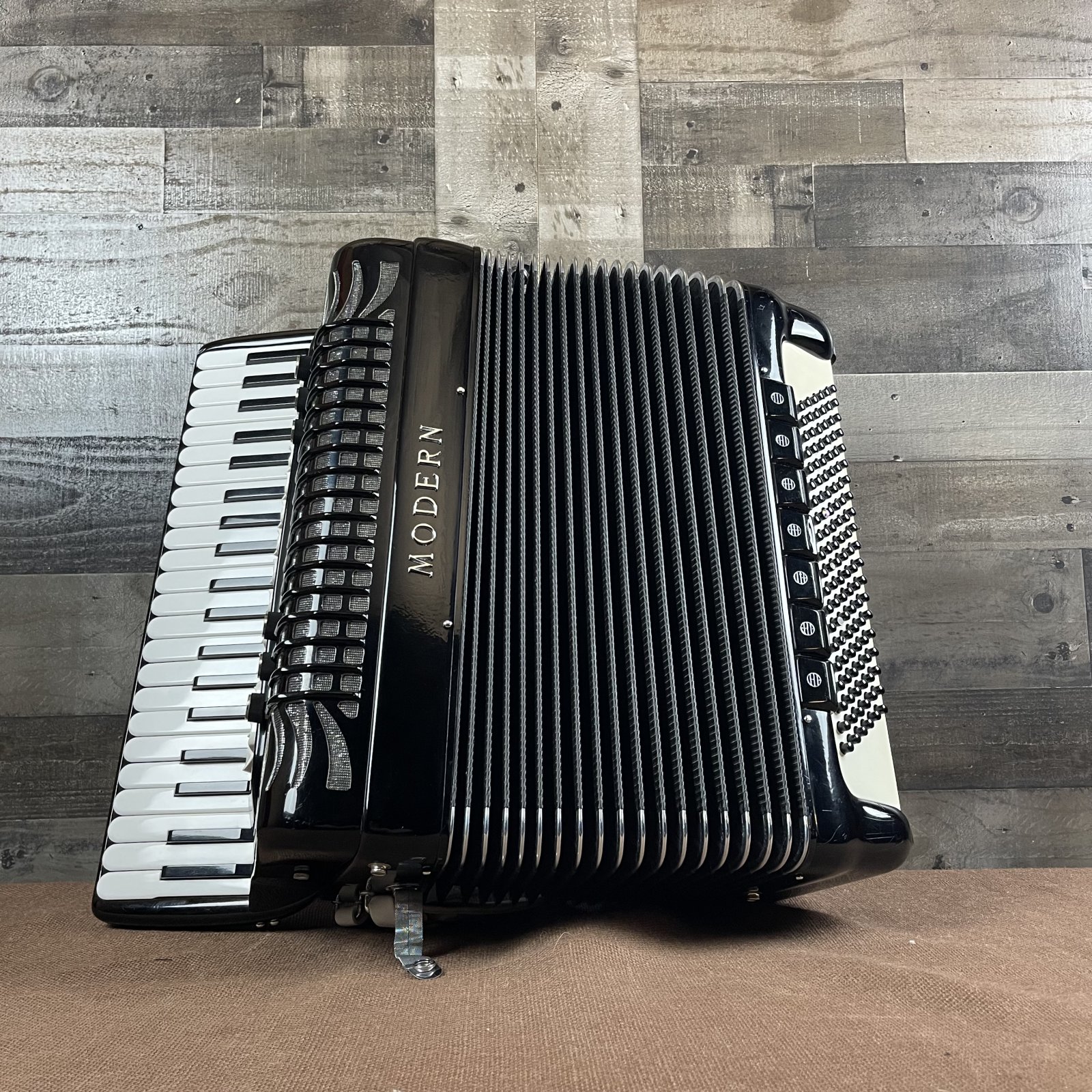 Borsini Modern 41-key Electric Accordion - Black W/HSC - 032530003304