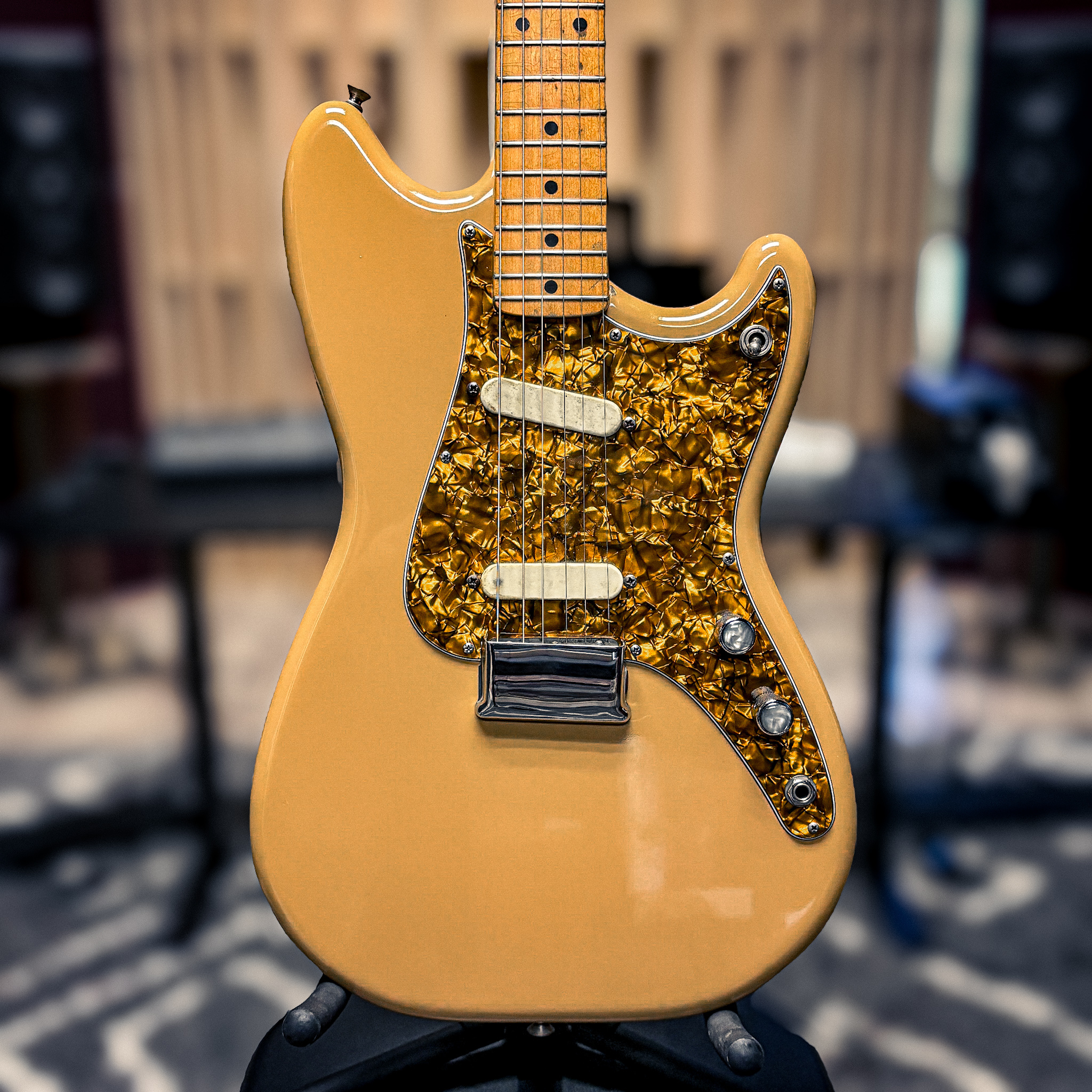 1957 Fender Duo-Sonic, Dersert Sand Refin, non-original HSC