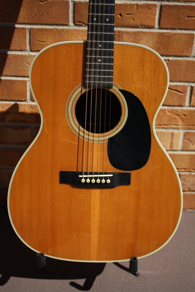 1996 Martin OOO-28 with case